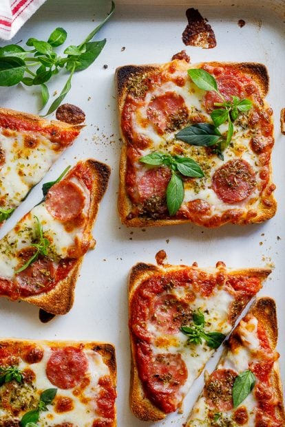 Easy Pizza Toast - Simply Delicious